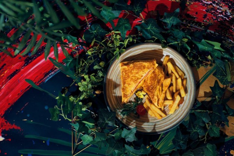 Restoran Rustik Bar - Prijatan ambijent u centru Kaća