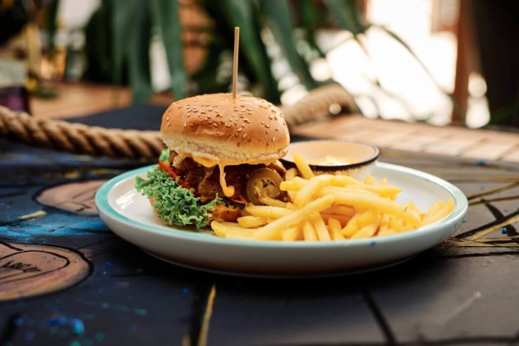 Restoran Rustik Bar - Prijatan ambijent u centru Kaća