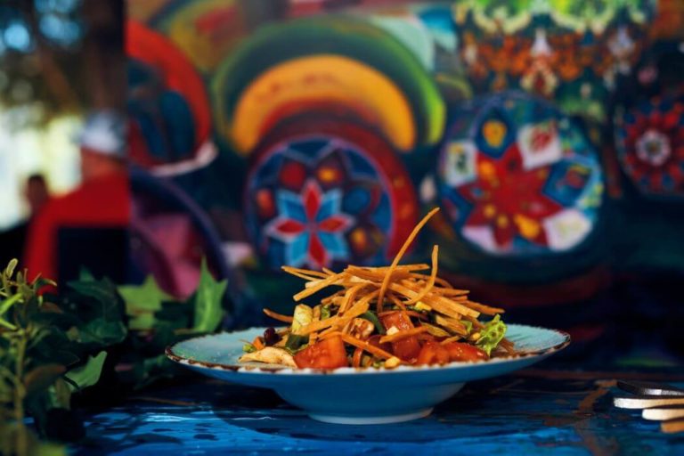 Restoran Rustik Bar - Prijatan ambijent u centru Kaća