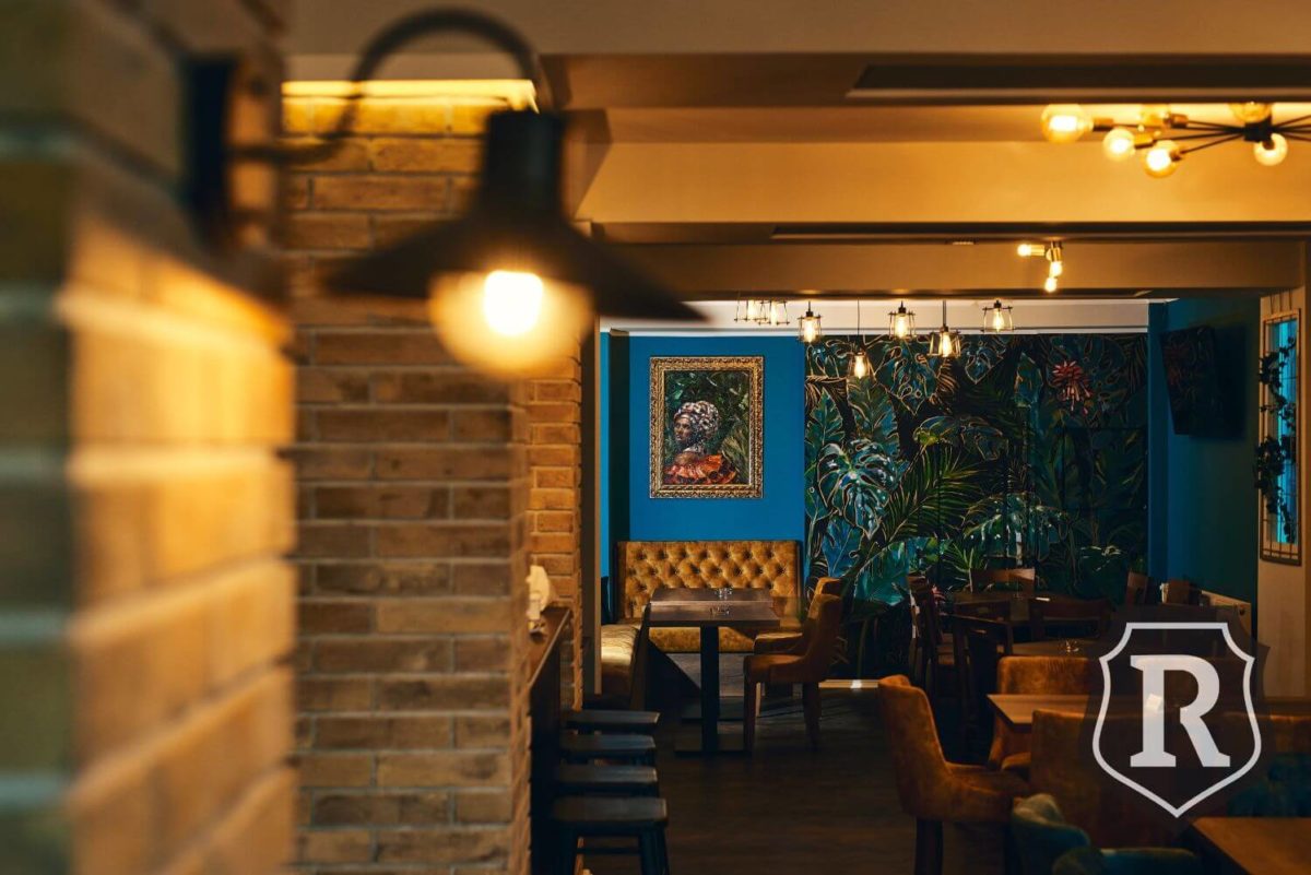 Restoran Rustik Bar - Prijatan ambijent u centru Kaća